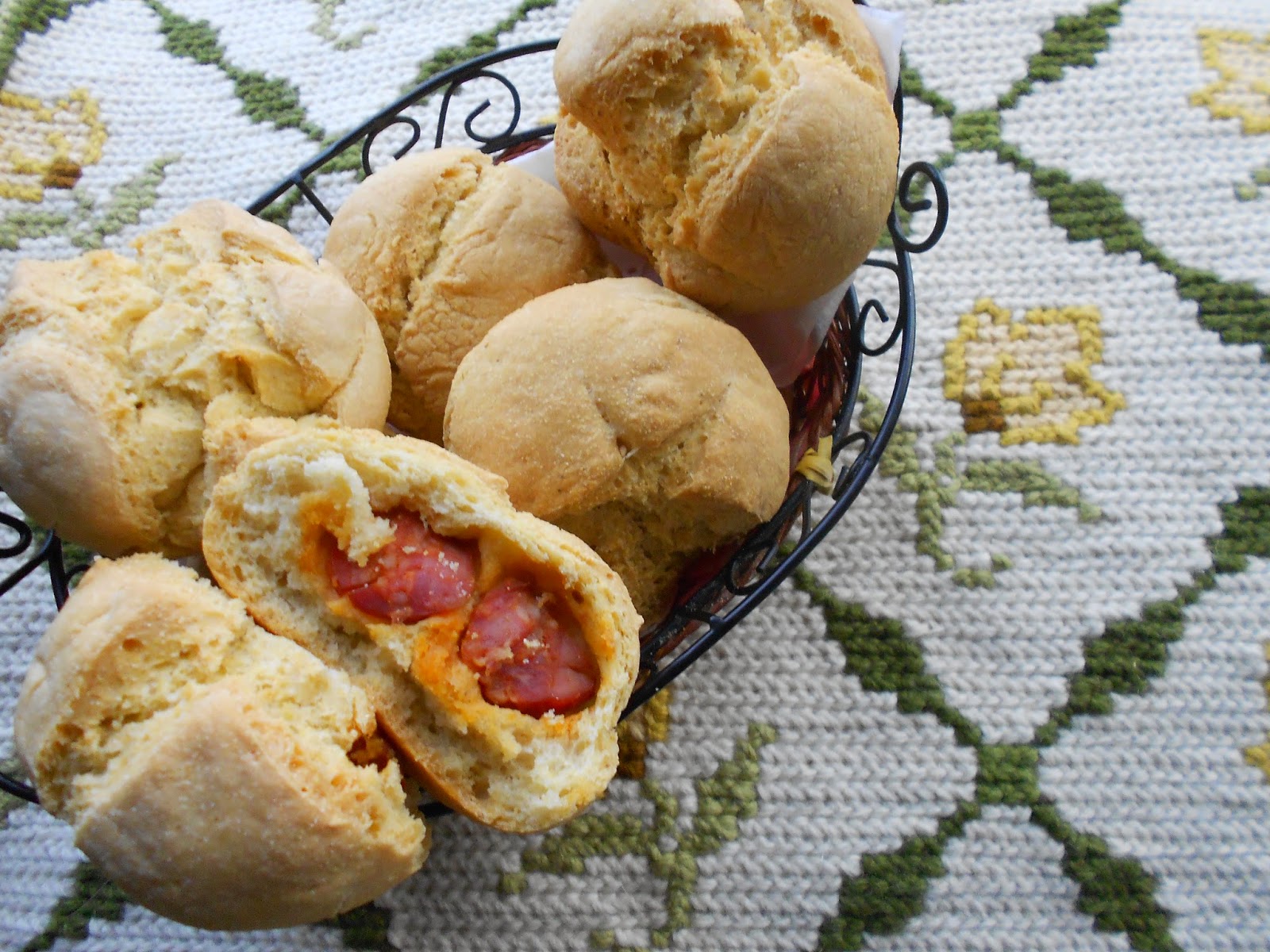 Panela ao lume: Pães com Chouriço - Dia Mundial do Pão ( Breads with ...