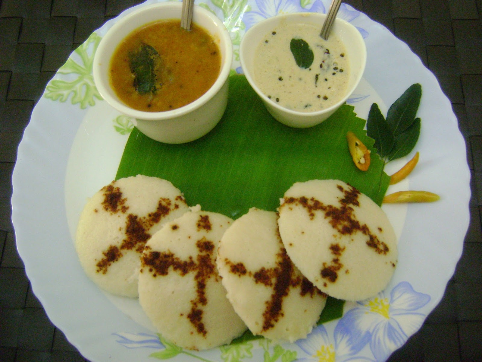 Bethica's Kitchen Flavours: Amazing Podi Idli - Steamed South Indian ...