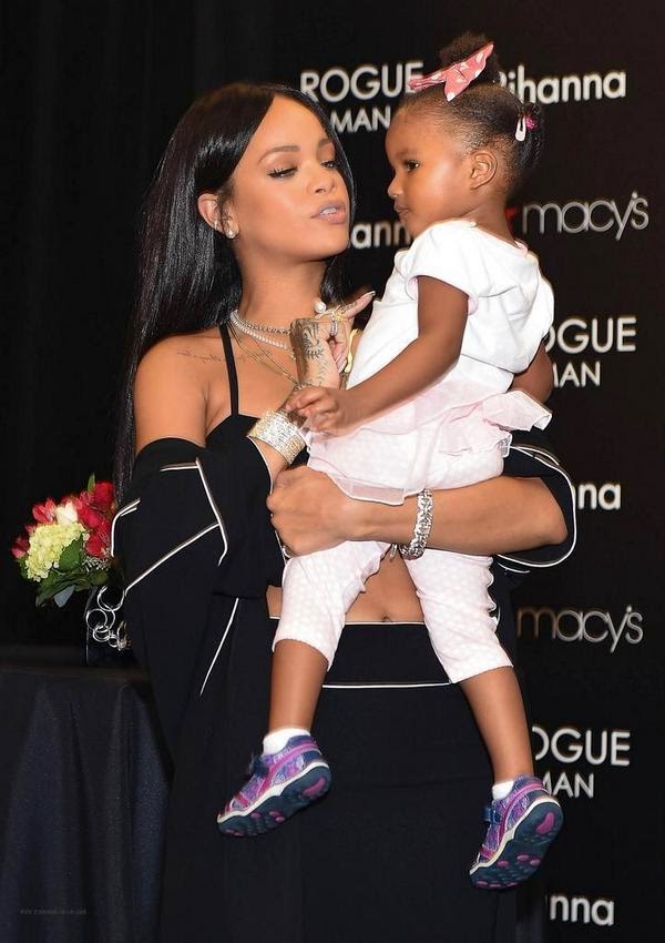 Fans and Kids Get All Emotional With Rihanna At Her Perfume Launch ...