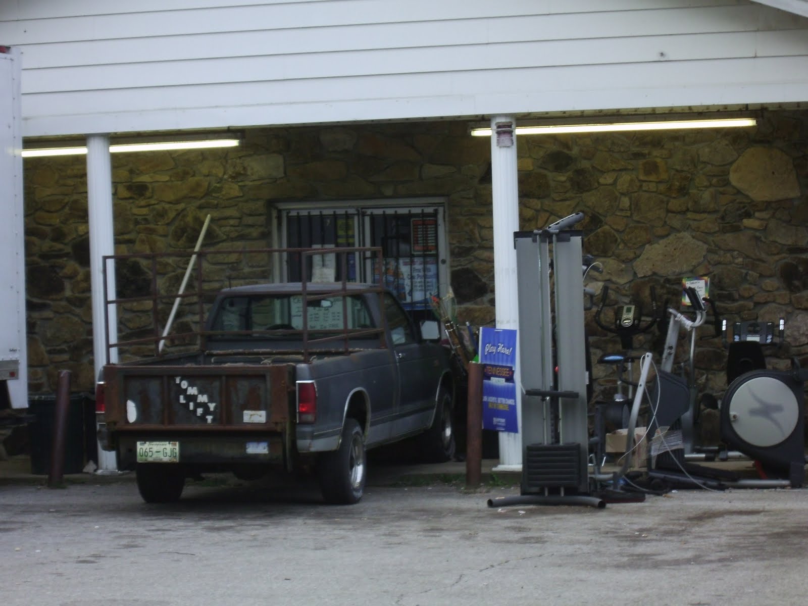 Arcadia Knives: Redneck Security System