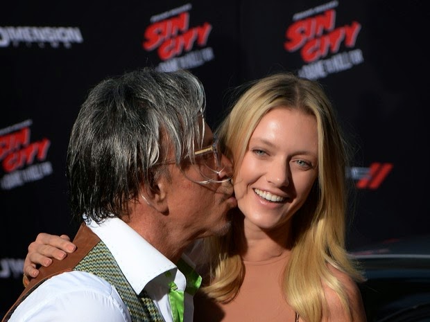 Mickey Rourke kisses his girlfriend, 33 years younger, in preview - news-4y