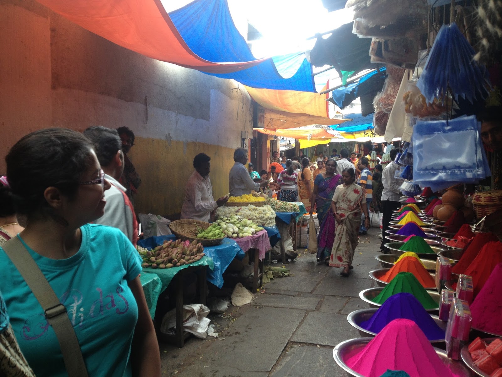 Mysore: The Devaraja Market, Cauvery Emporium and Anokhi's Garden