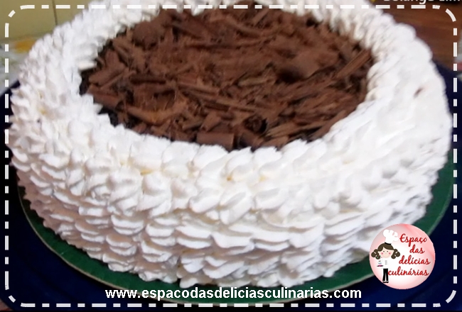 Confeitando bolo com chantilly, passo a passo em vídeo - Espaço das ...