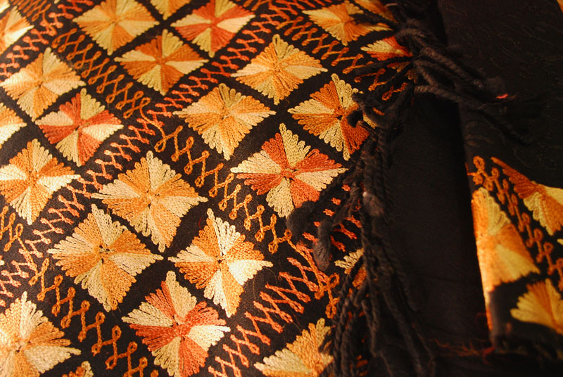 A Step To The World Of FASHION..: PHULKARI-do it in treditional way