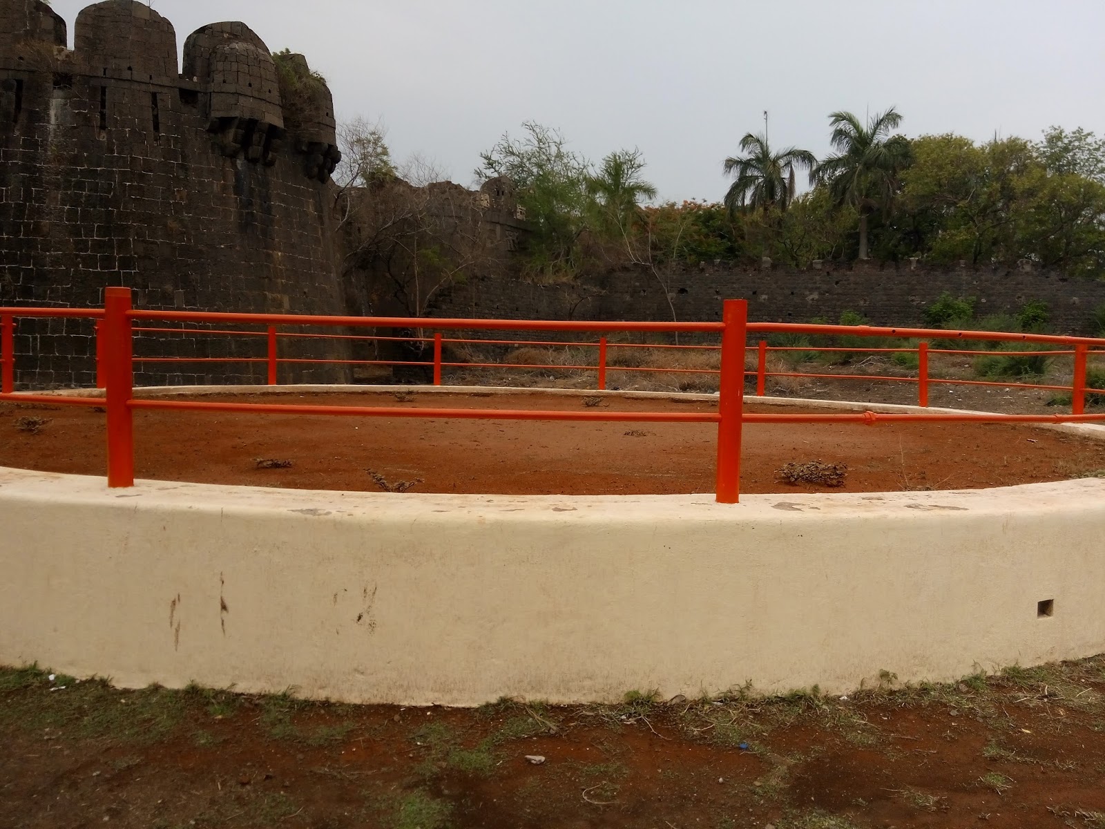 Solapur Fort aka Bhuikot Fort near Siddheshwar Temple and Lake in ...