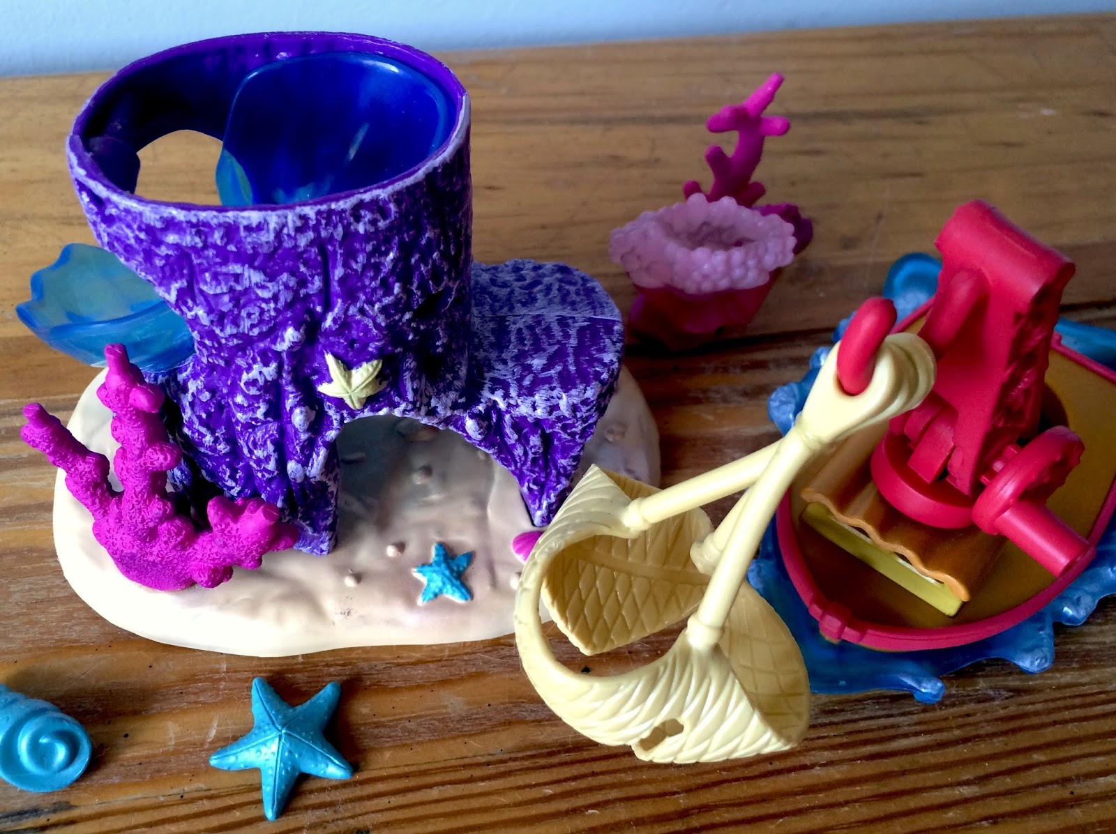 Dan the Pixar Fan: Finding Nemo: Hasbro Fishing Boat Escape Play Set