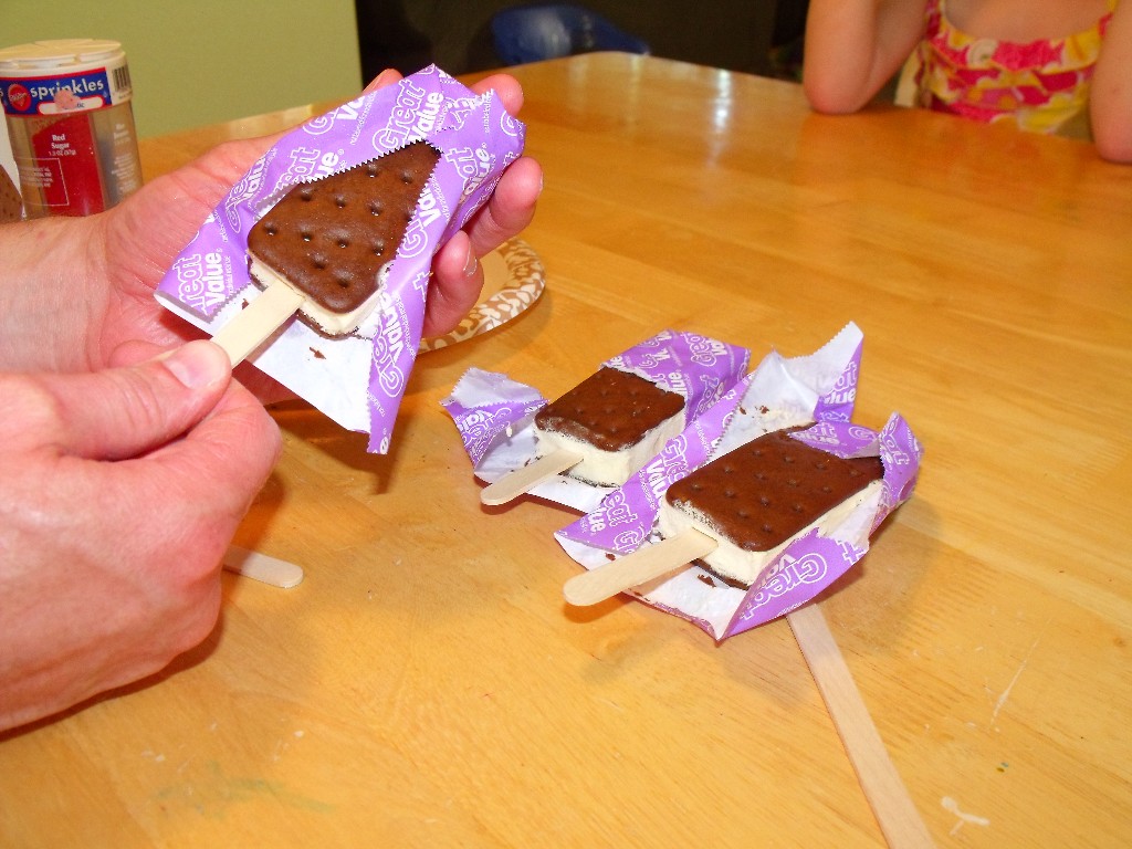 Clever, Crafty, Cookin' Mama: Spangled Sandwich Pops