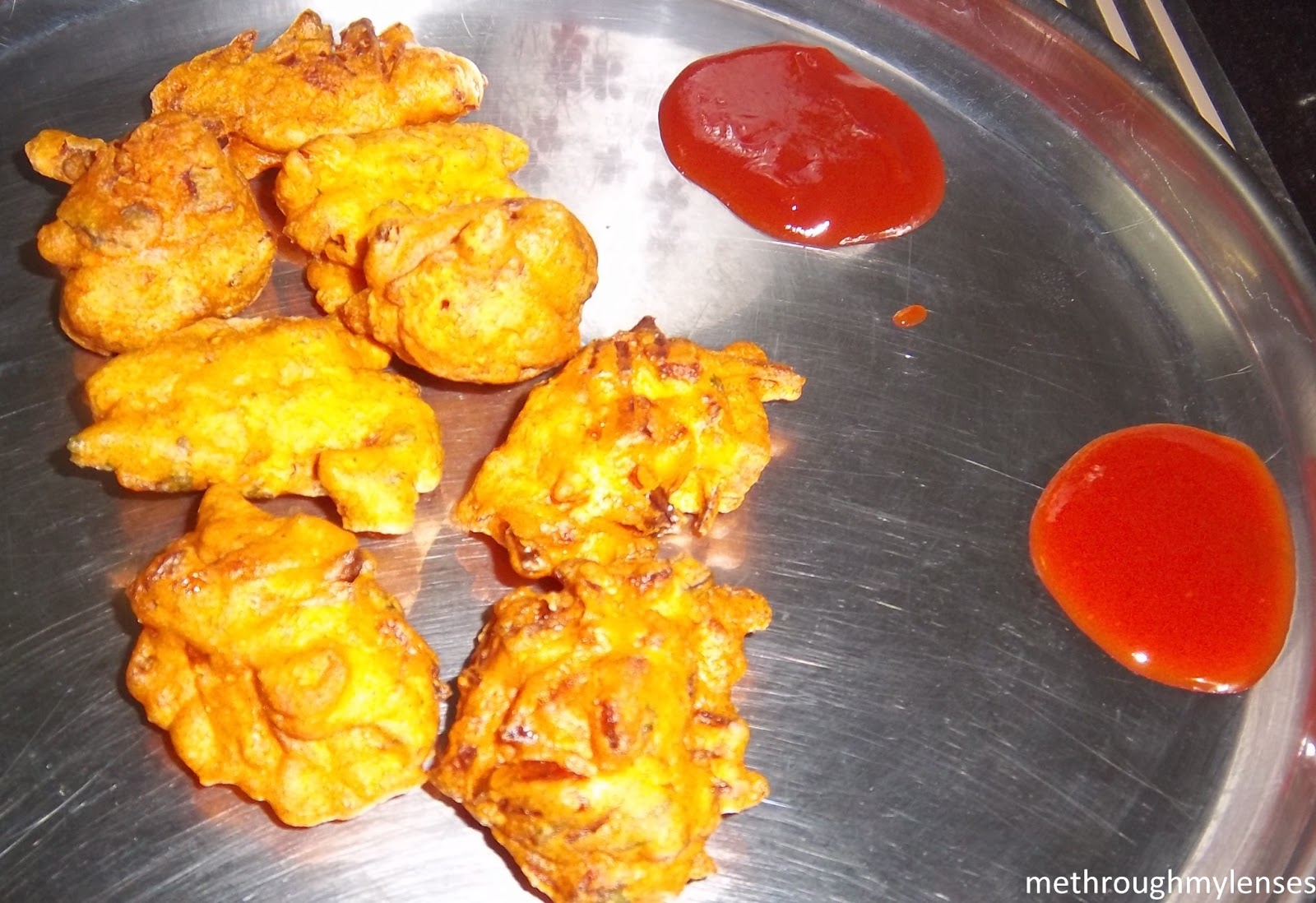 my world through lenses: Alu Pyaaz Pakoda / Kaanda Batata Bhajia ...