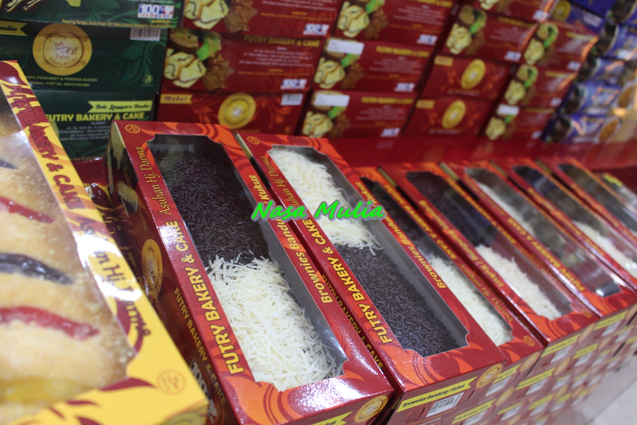warna warni hidupku..............: Futry Bakery, Maros