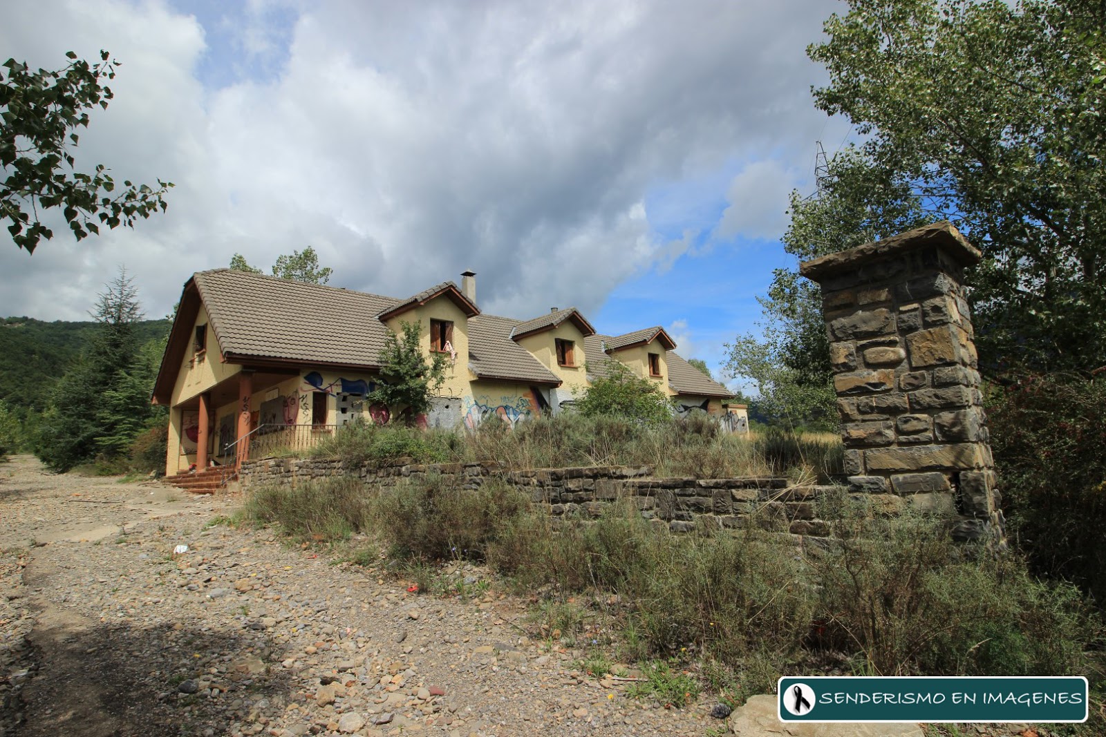 SENDERISMO EN IMAGENES : Camping Las Nieves (Biescas)