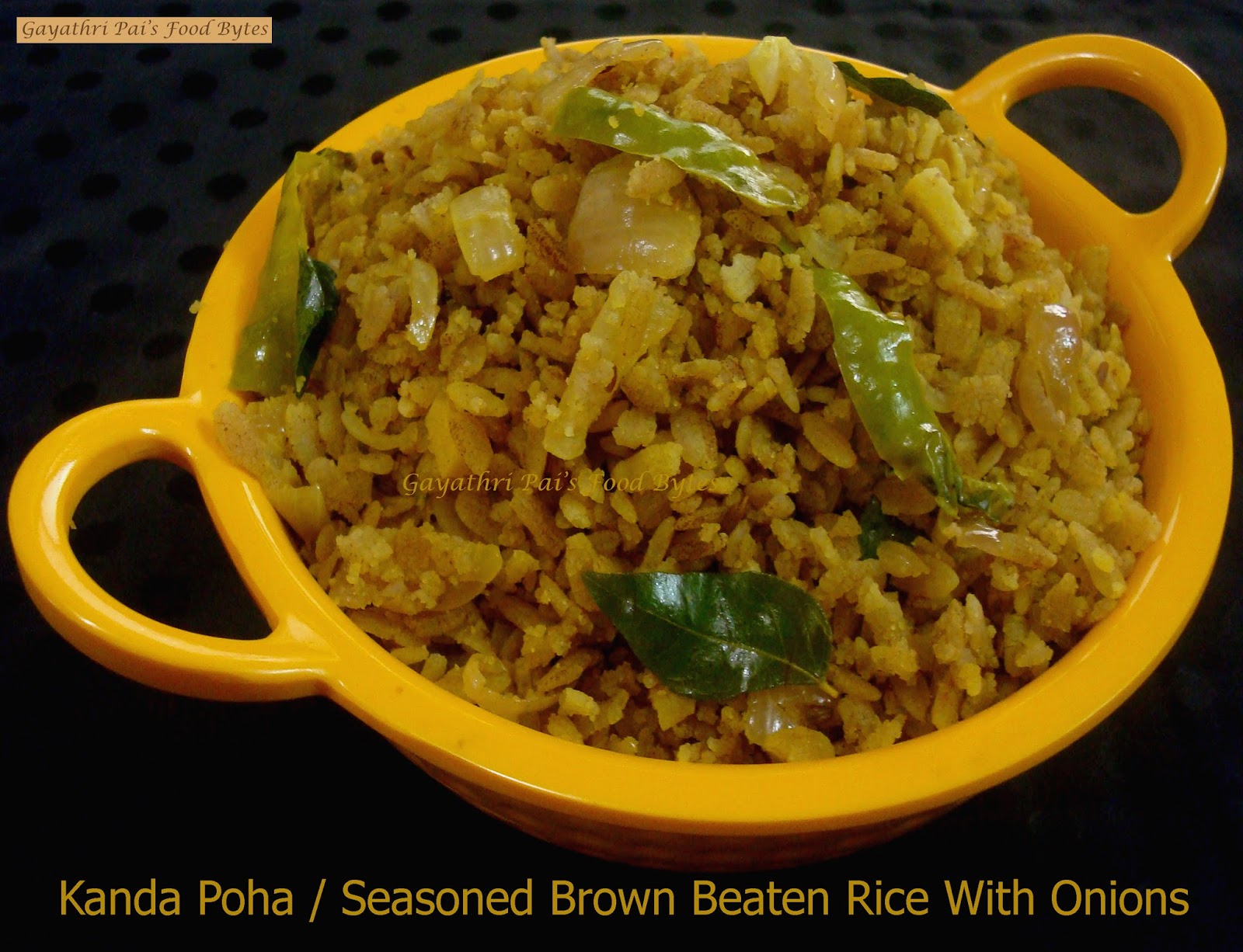 Gayathri Pai's Food Bytes: Kanda Poha / Onion Poha (Red Pova).