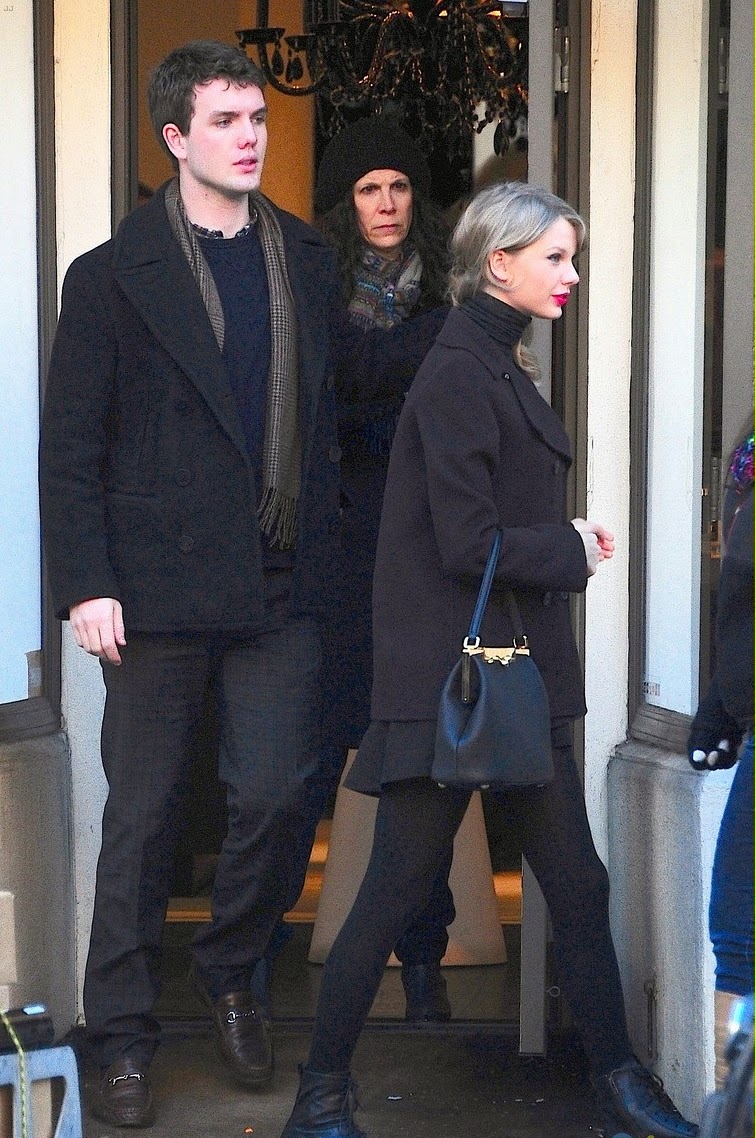 TeenCelebBuzz: Taylor Swift: NYC With Brother Austin