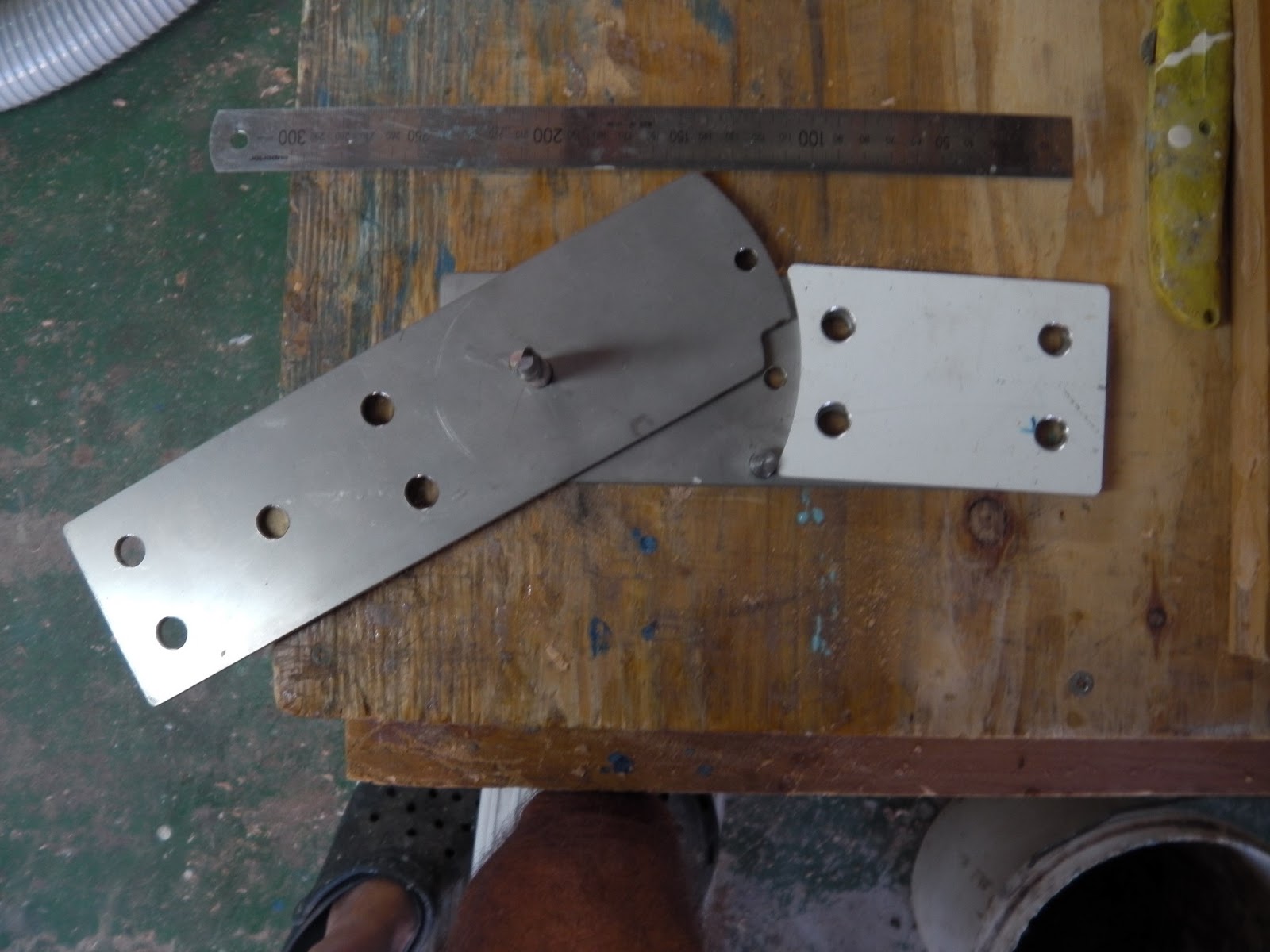 Dave's SFD Able Build: The Hinge for the Main Mast