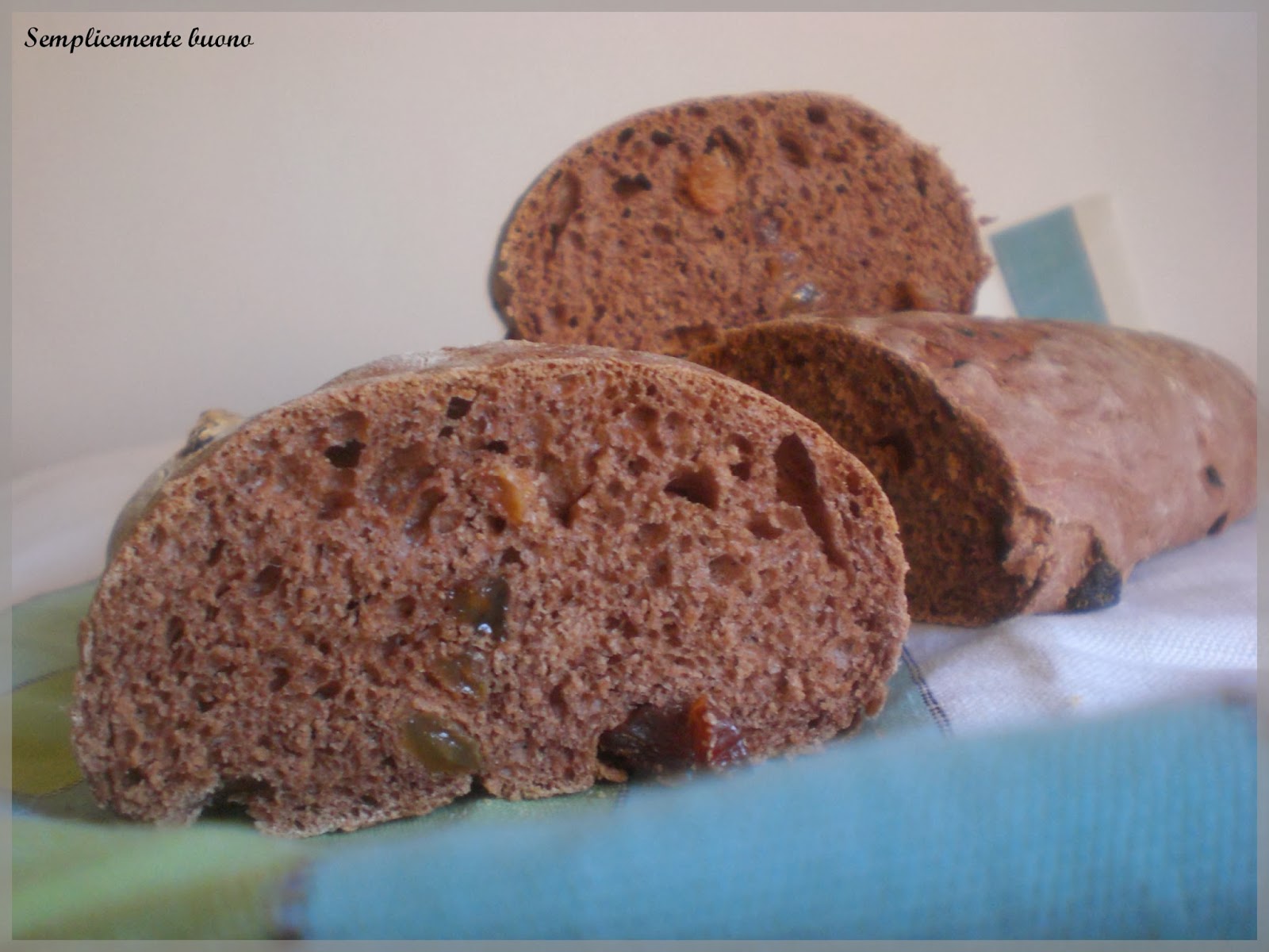 BAGUETTE AL CACAO E UVA PASSA