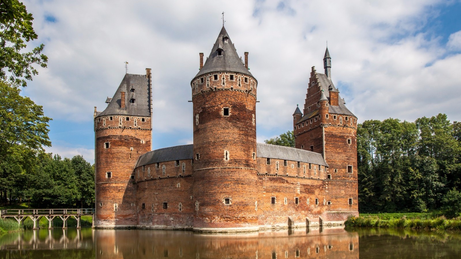 Amazing Belgium: The castle of Beersel