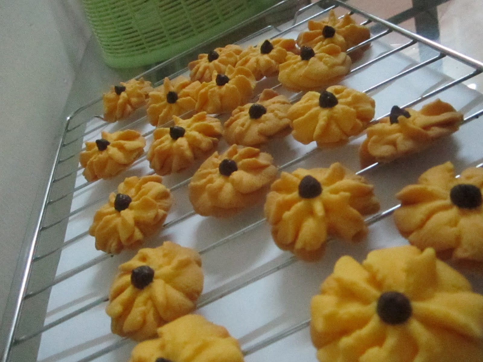 happy baking: Biskut Semperit @ Biskut Dahlia.....