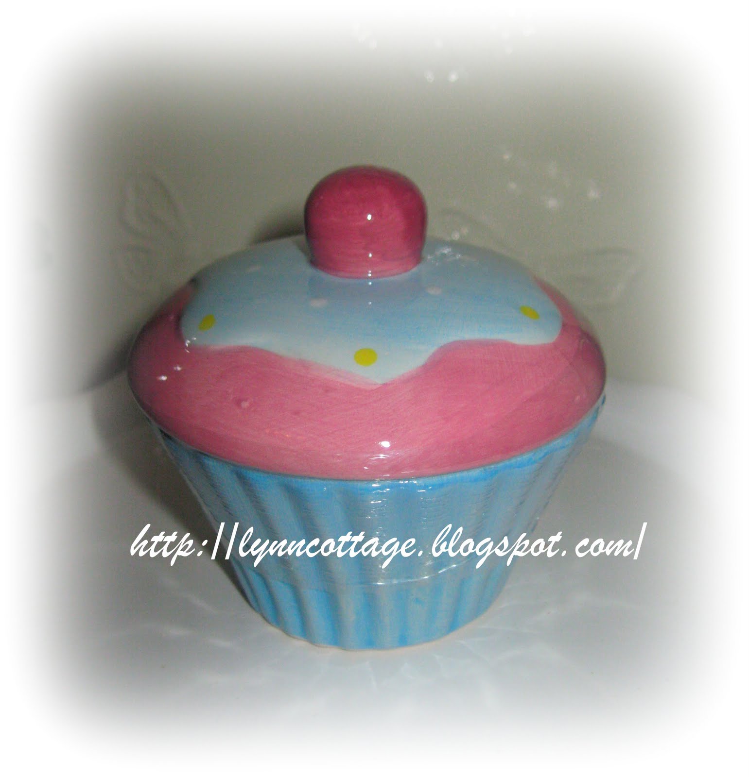 lynn's cottage: CERAMIC CUPCAKES......