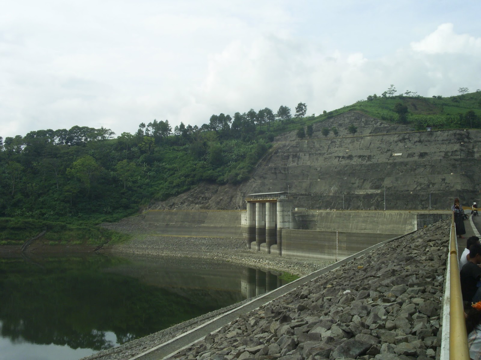 SUPLAI AIR WADUK SAGULING KEMBALI MENURUN - Cakrawala Dunia