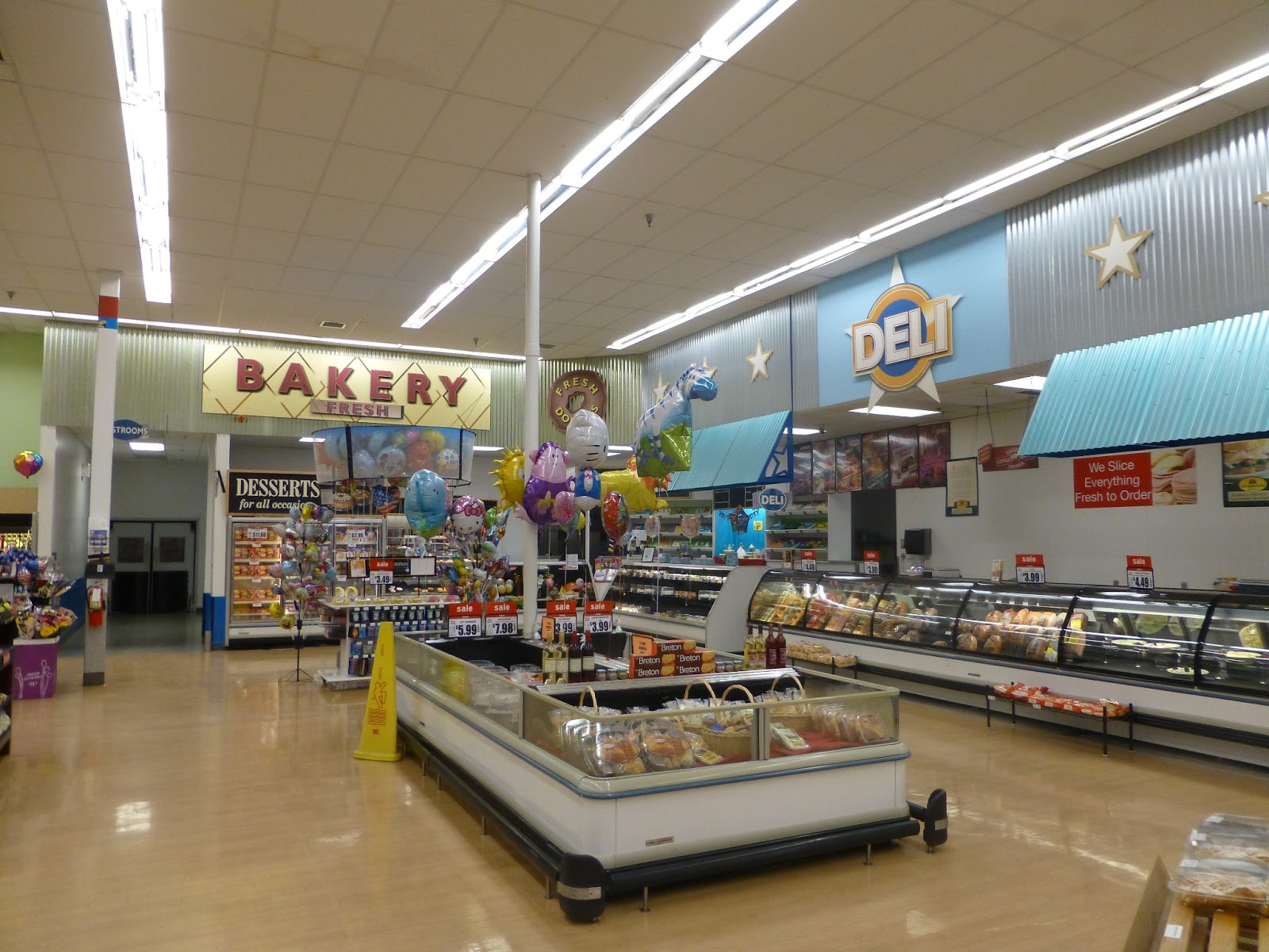 Dead and Dying retail: Super Kmart Center in Cambridge, Ohio