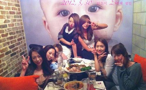Girls’ Generation’s YoonA and her pretty photos with her friends ...