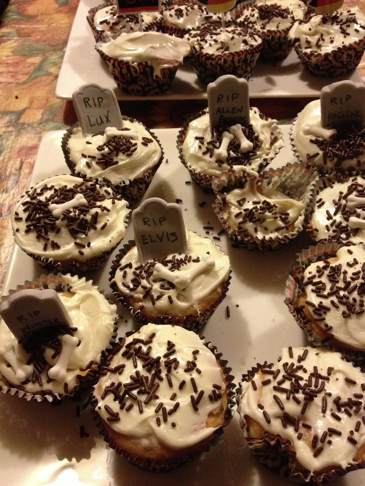Eternal Wynter: Gothic Cupcake baking