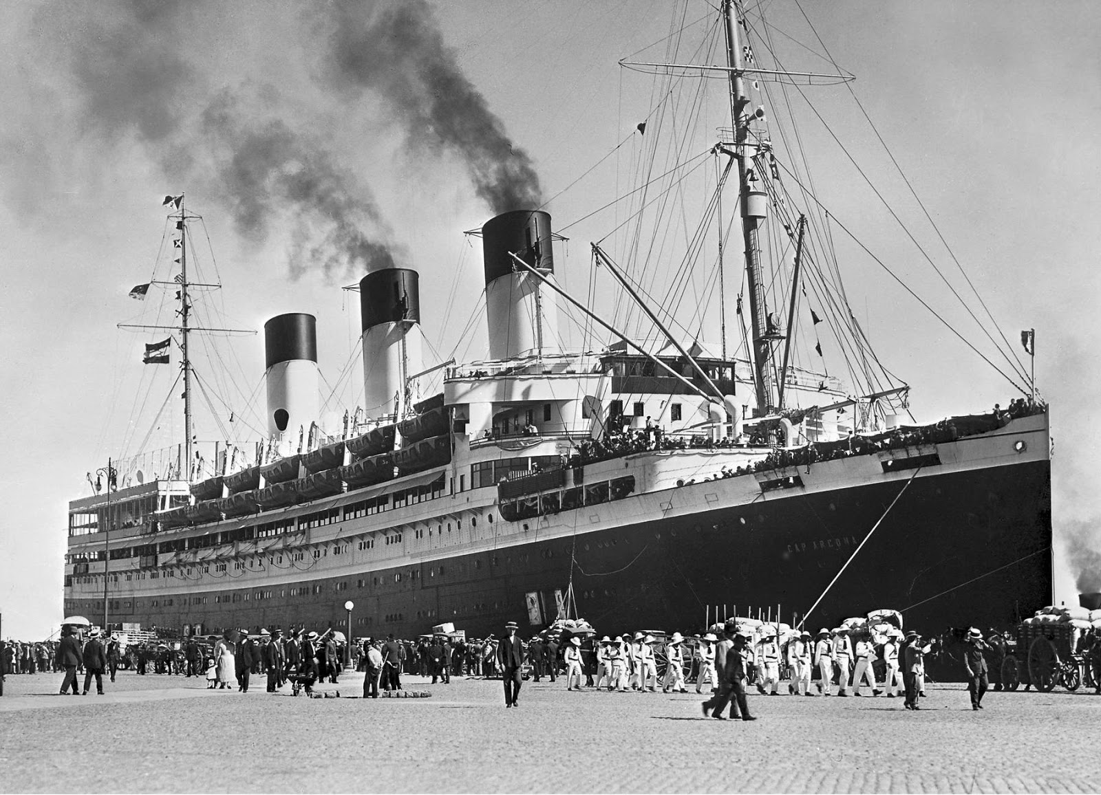 HISTORY - HAMBURG-SÜD and the CAP express liner