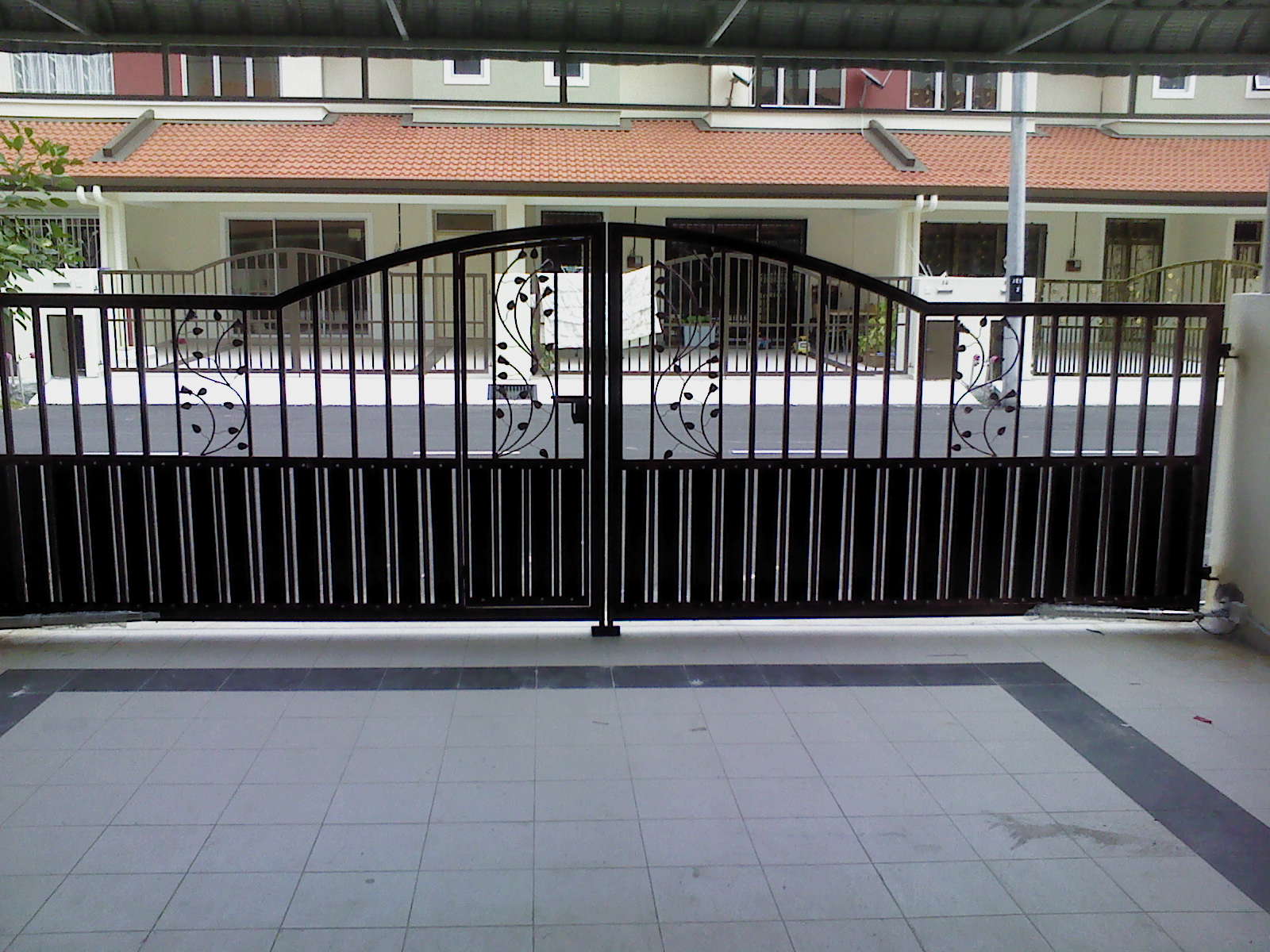 Low Iron Works: Sample picture Wrought Iron Gate
