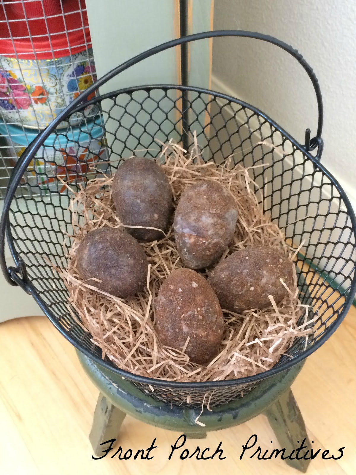 Front Porch Primitives: Grungy Prim Egg Tutorial