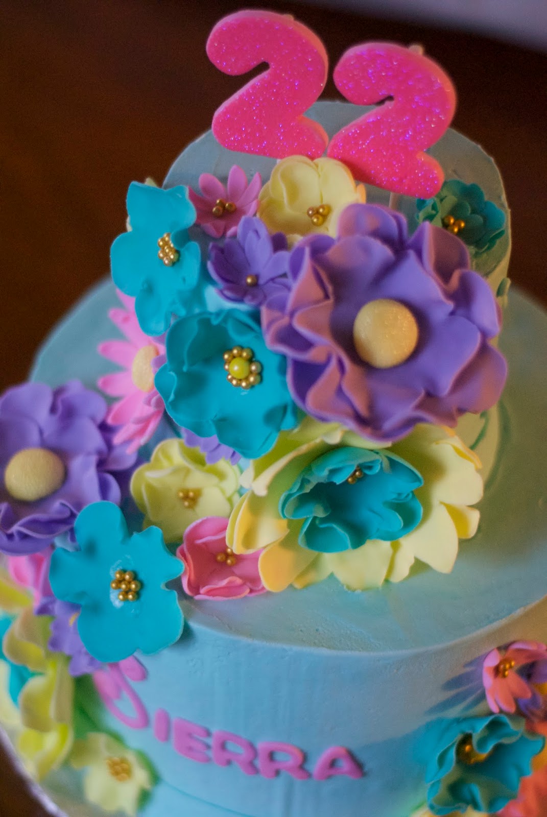 Country Cupboard Cakes: Colorful Fondant Flower Cake