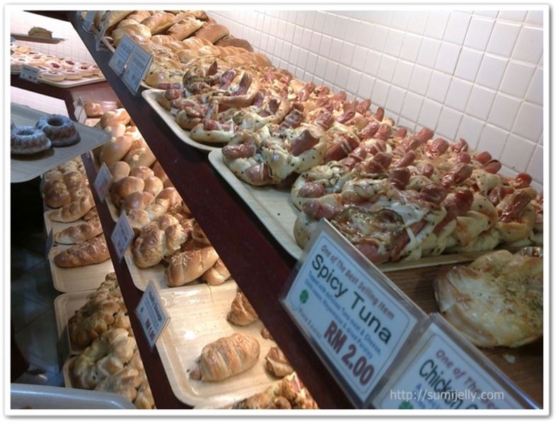 Minda Insan: Kedai Kek Four Leaves di SOGO Tiada Sijil Halal Jakim?