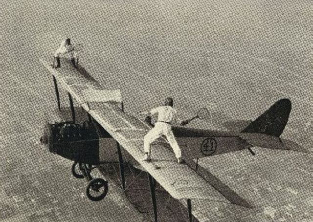 Vintage Photos of Pilots Perform Grand Aerial Stunts in the 1920s ...