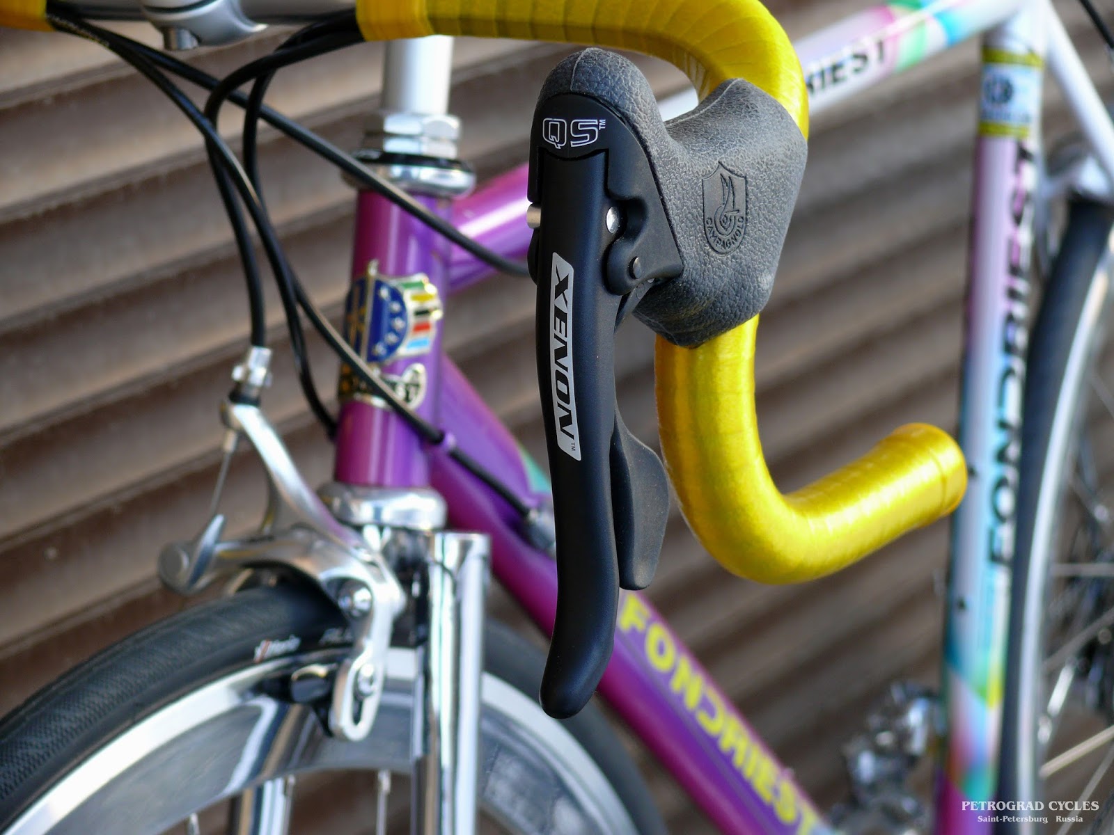 Petrograd cycles.: Fondriest Megachrome Cr-Mo frame + De Rosa track fork.