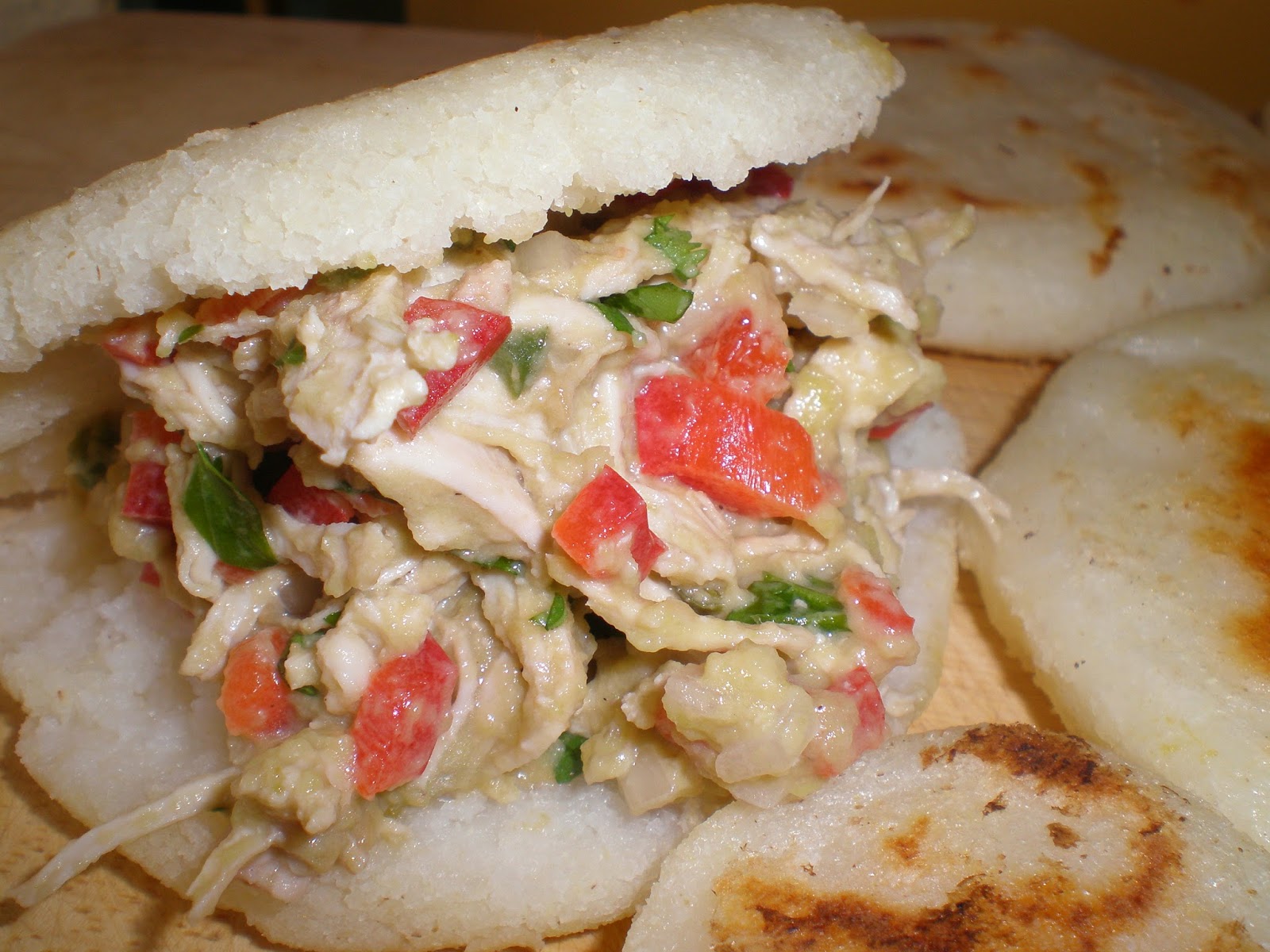 LA COCINERA NOVATA: AREPAS REINA PEPIADA