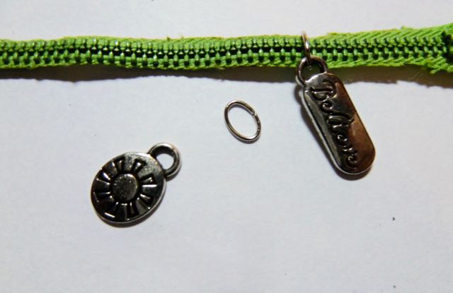 Make it easy crafts: Upcycled zipper charm bracelet