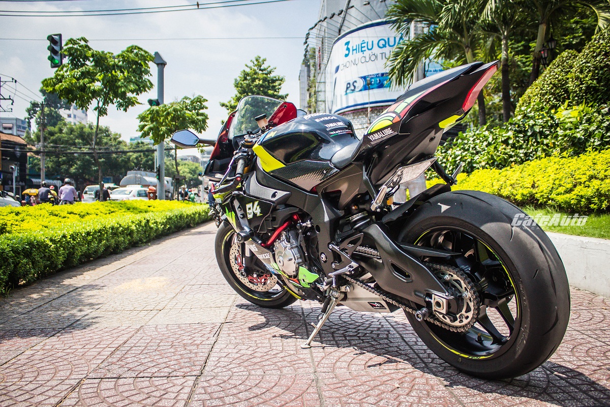 2015 Yamaha R1 stunning style with Valentino Rossi | motorcycle