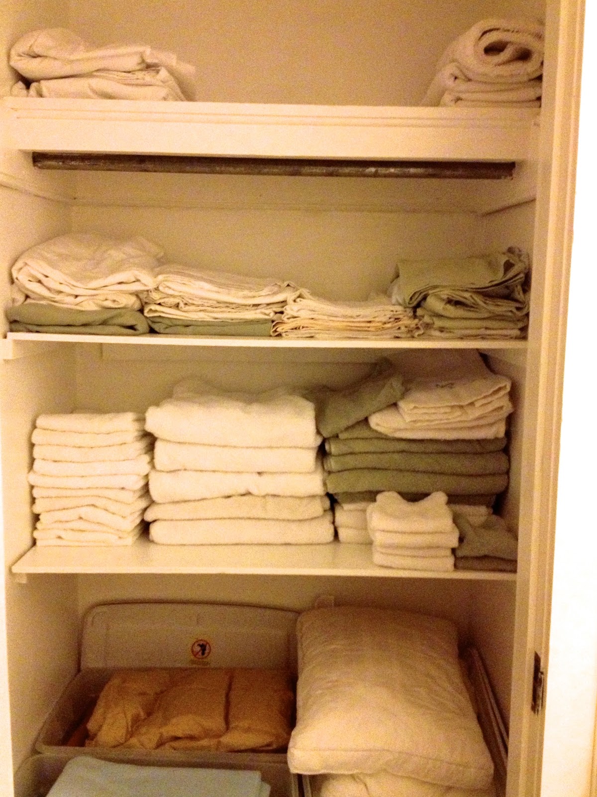 Mel & Liza: Linen Closet DIY