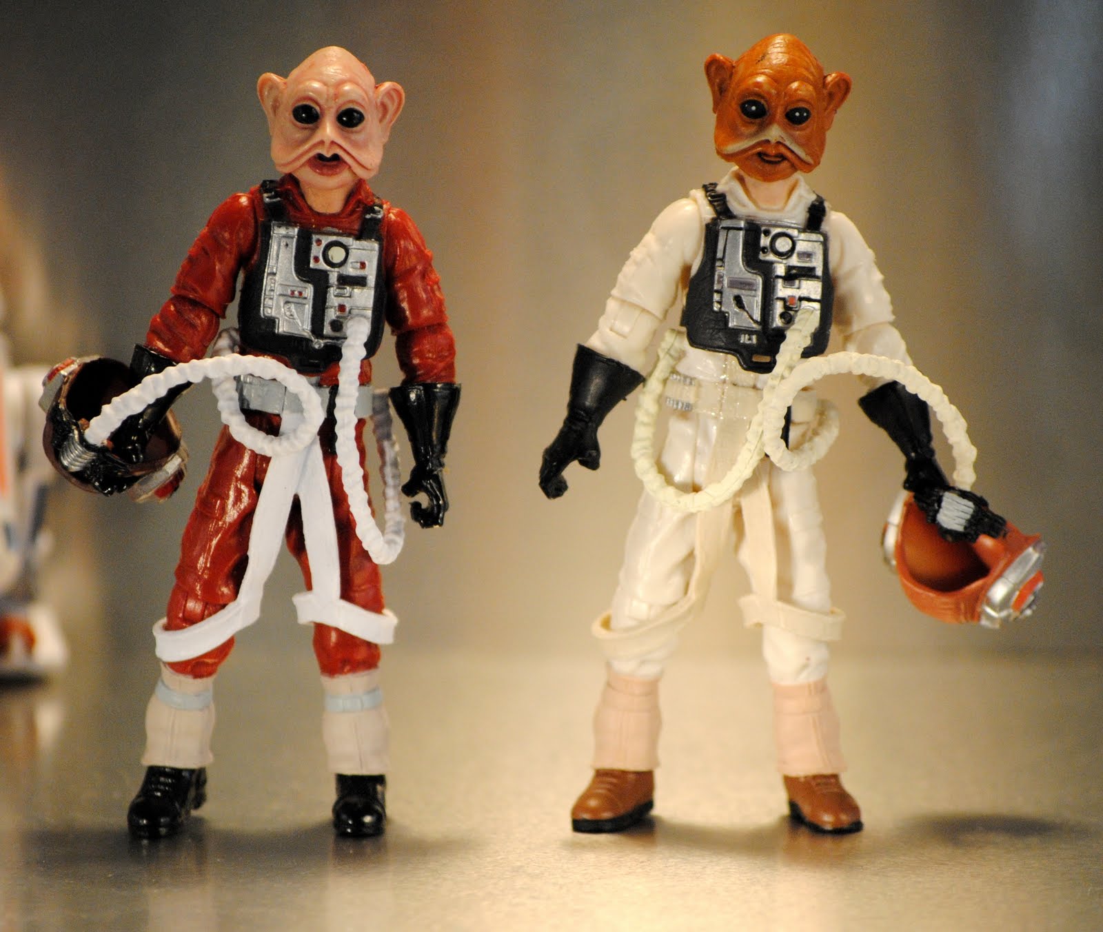 ACTION FIGURE EMPIRE: Ten Numb and Nien Nunb: Comfortably Nunb!