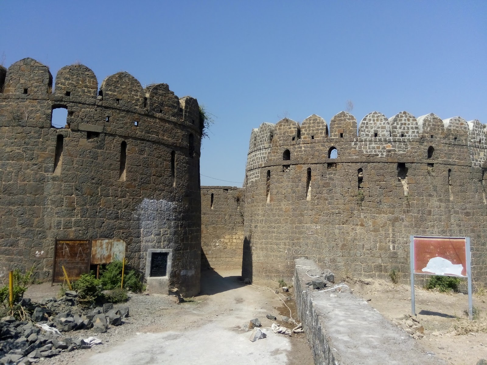 Dharur Fort aka Fatiyabad fort in Beed district of Maharashtra. | The ...