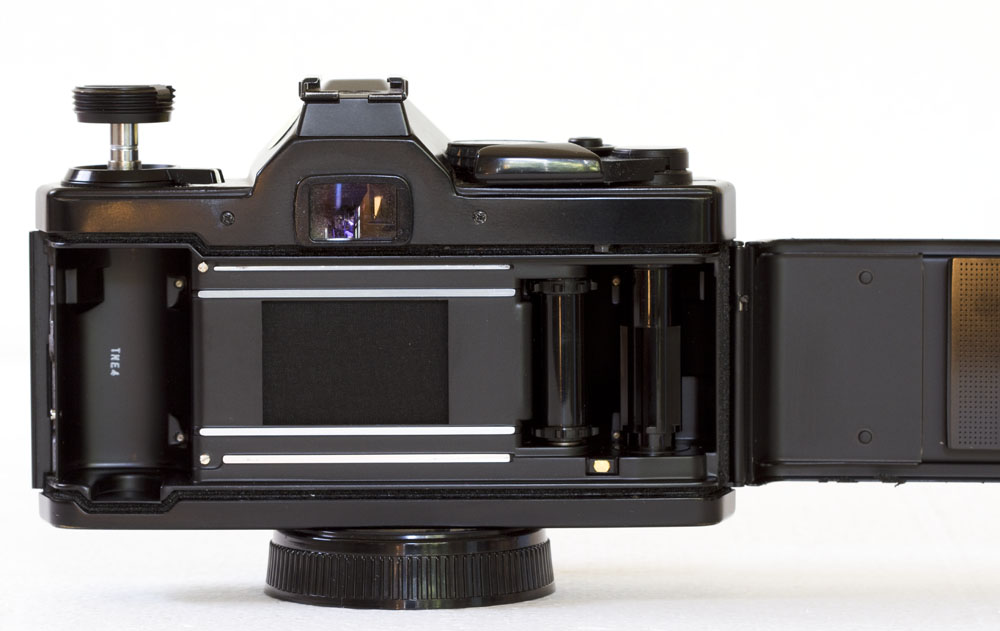 Moltojunk: Black Olympus OM2 Spot/Program 35mm camera body