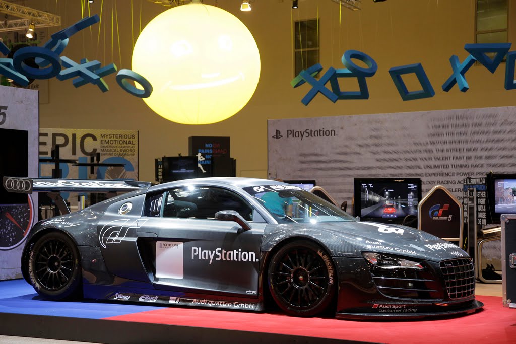 Audi R8 LMS Sony Playstation racing simulator debuts at Gamescom ...