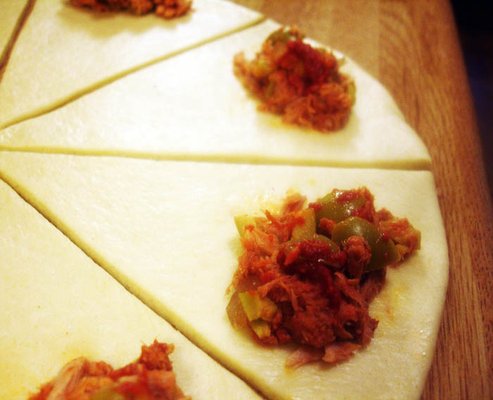 libyan food: Tuna, Harissa and Olive Stuffed Bread: Khbeiza bil Tonn ...