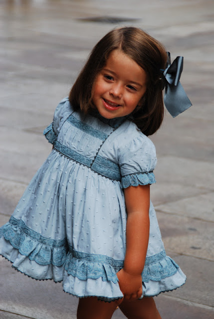 Ana Pompones,La Tienda: HOY...HACE UN AÑO,¿LO CELEBRAMOS?