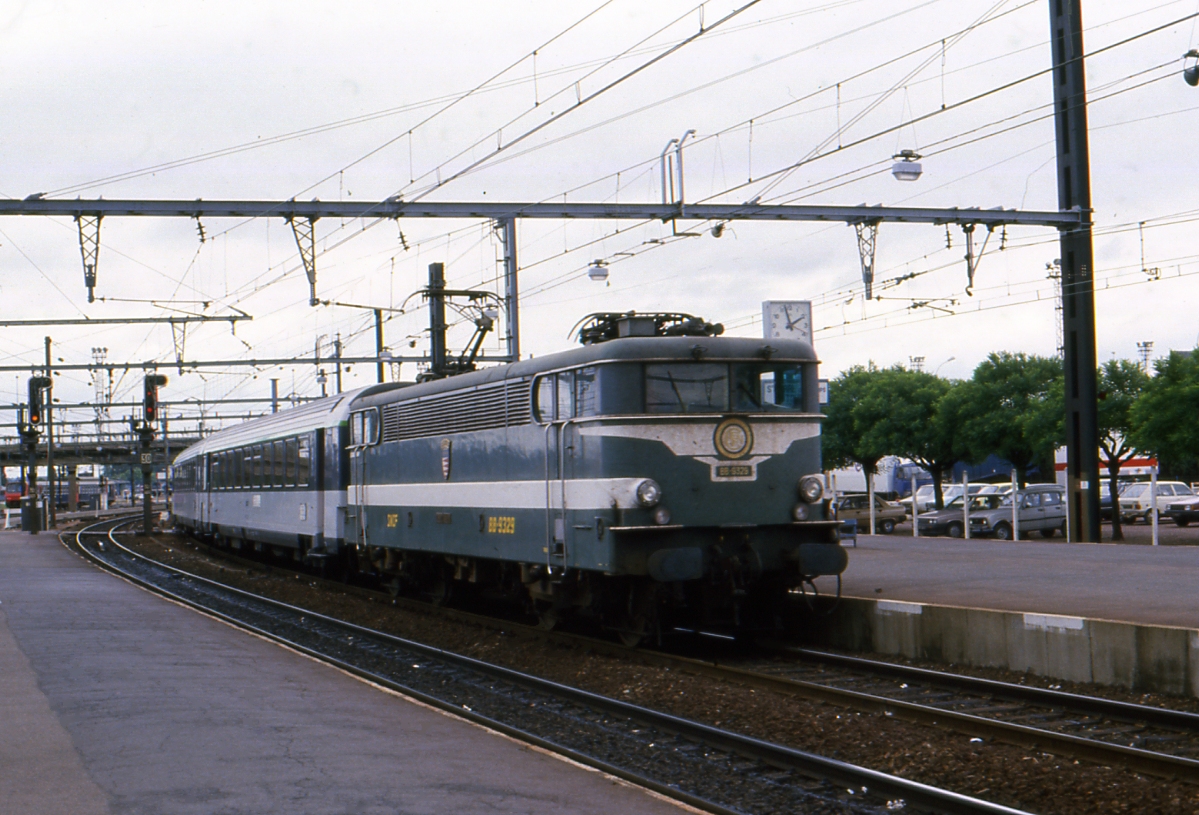 LA PASSION DU TRAIN: BB-8100