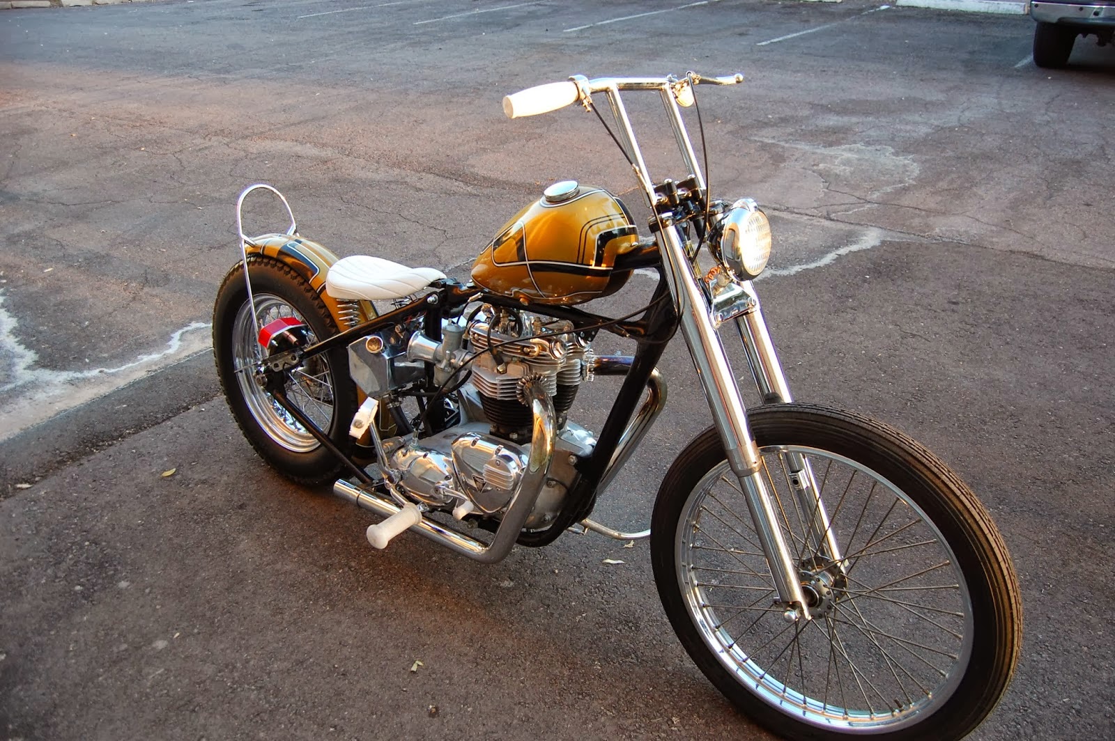 Customland: Triumph chopper...