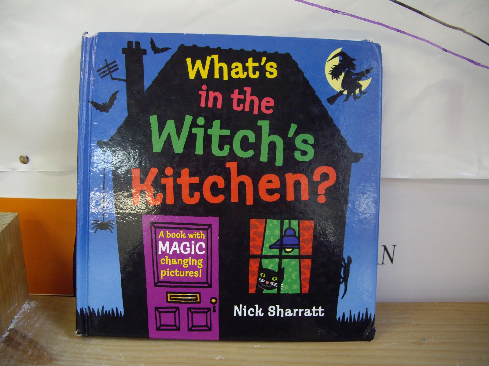 LEARNING TOGETHER: What's in the Witch's kitchen? Book