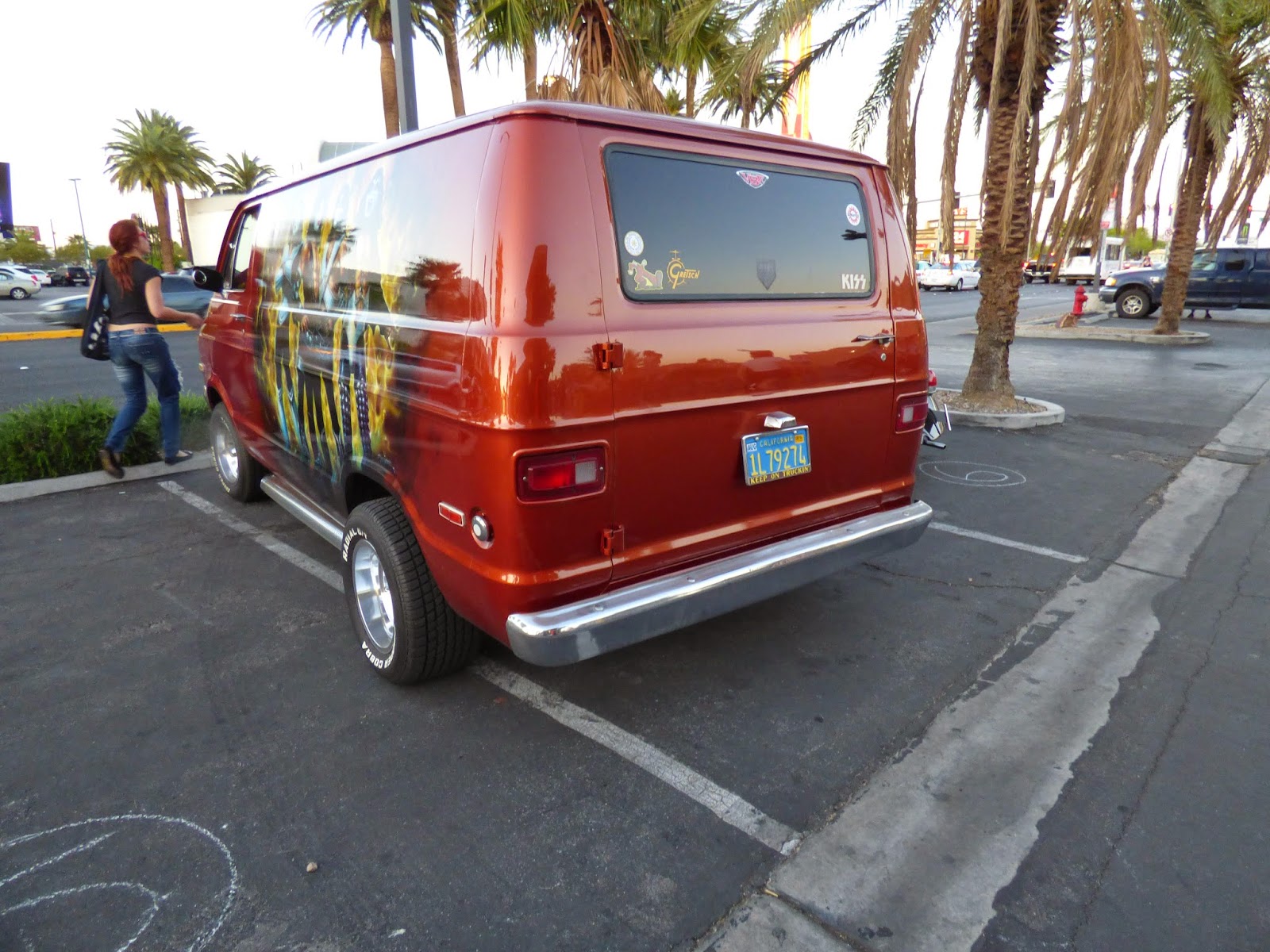 VAN GRAVEYARD: The KISS VAN LIVE!!