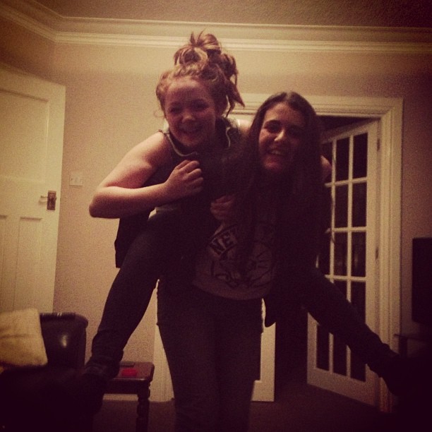 Strong Lift and Carry Photos and Videos - Strong Muscular Girls Lift ...