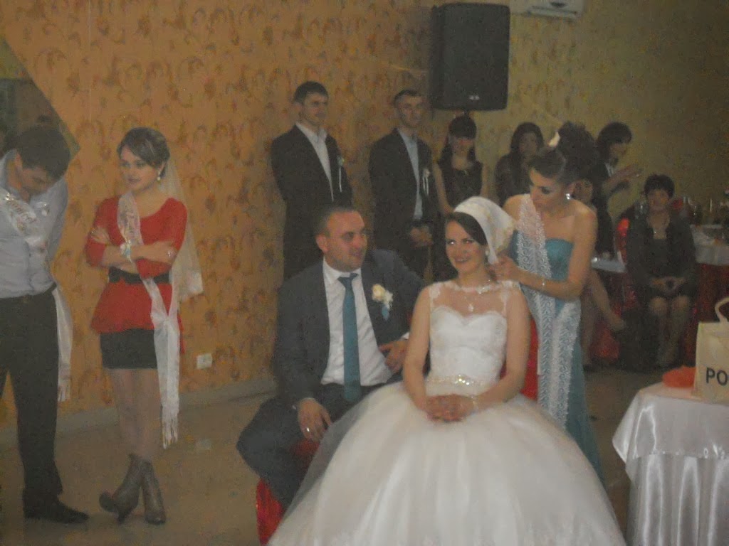 Warren's Moldovan Way: Family Wedding in Susleni