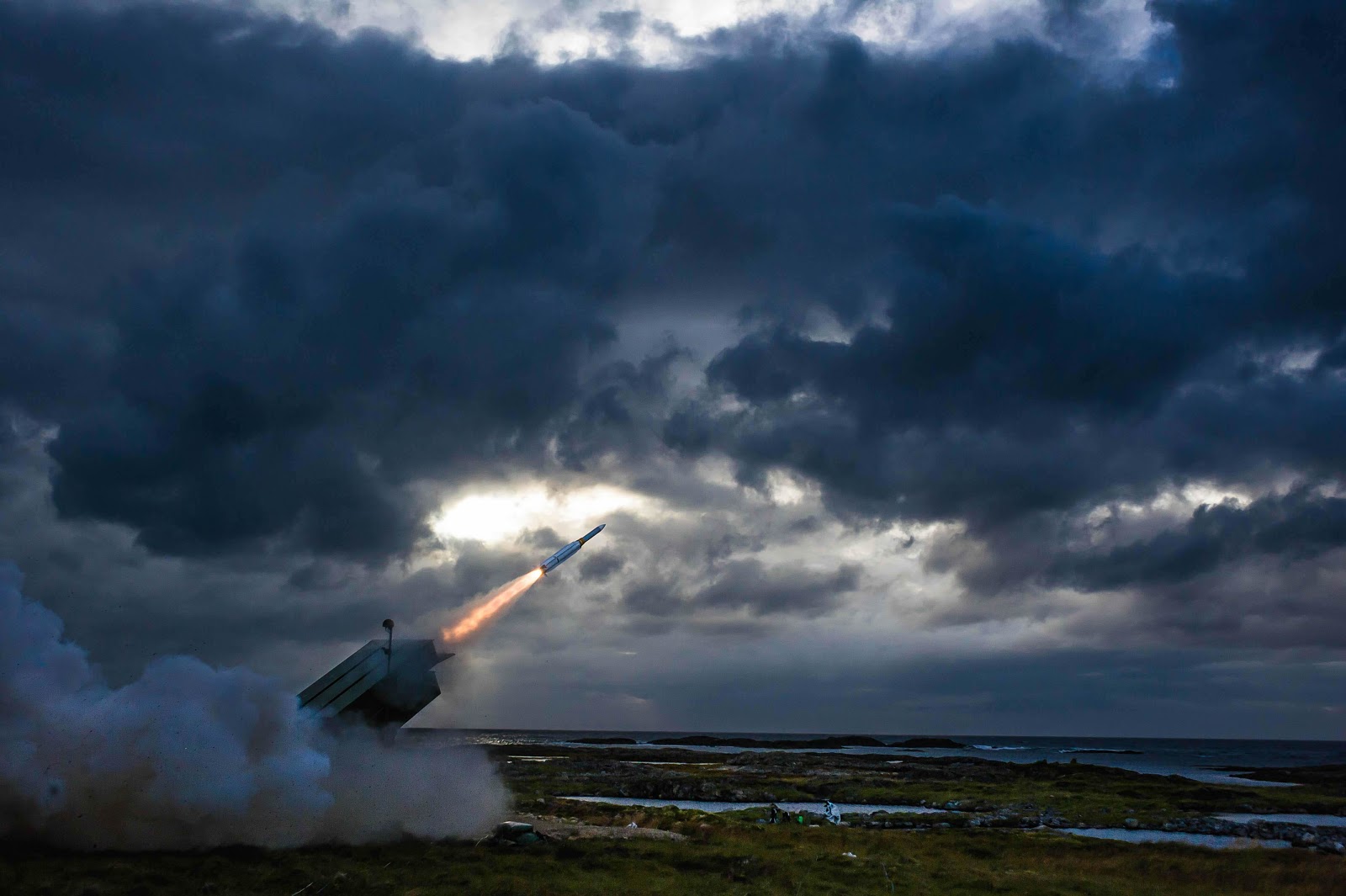 SNAFU!: Raytheon fires AMRAAM-Extended Range from NASAMs Launcher...is ...