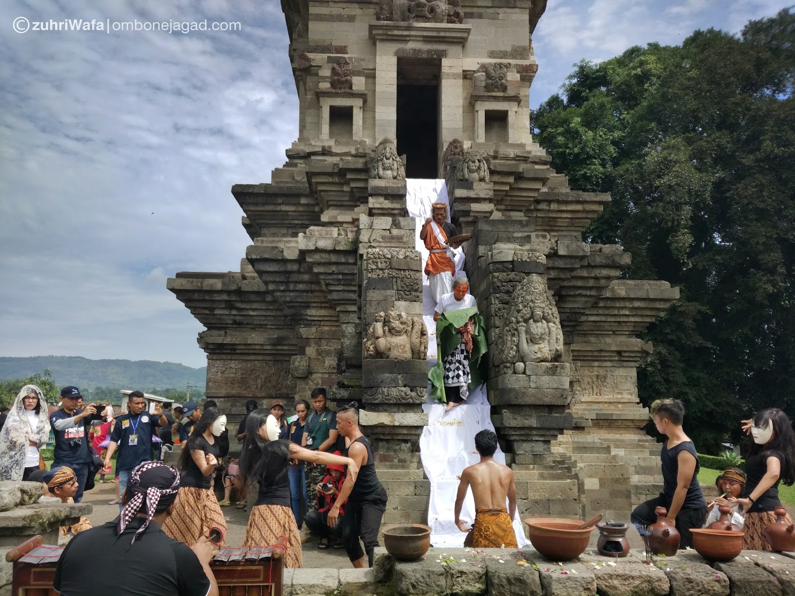 Jelajah Budaya di Candi Jawi - OMBONEJAGAD
